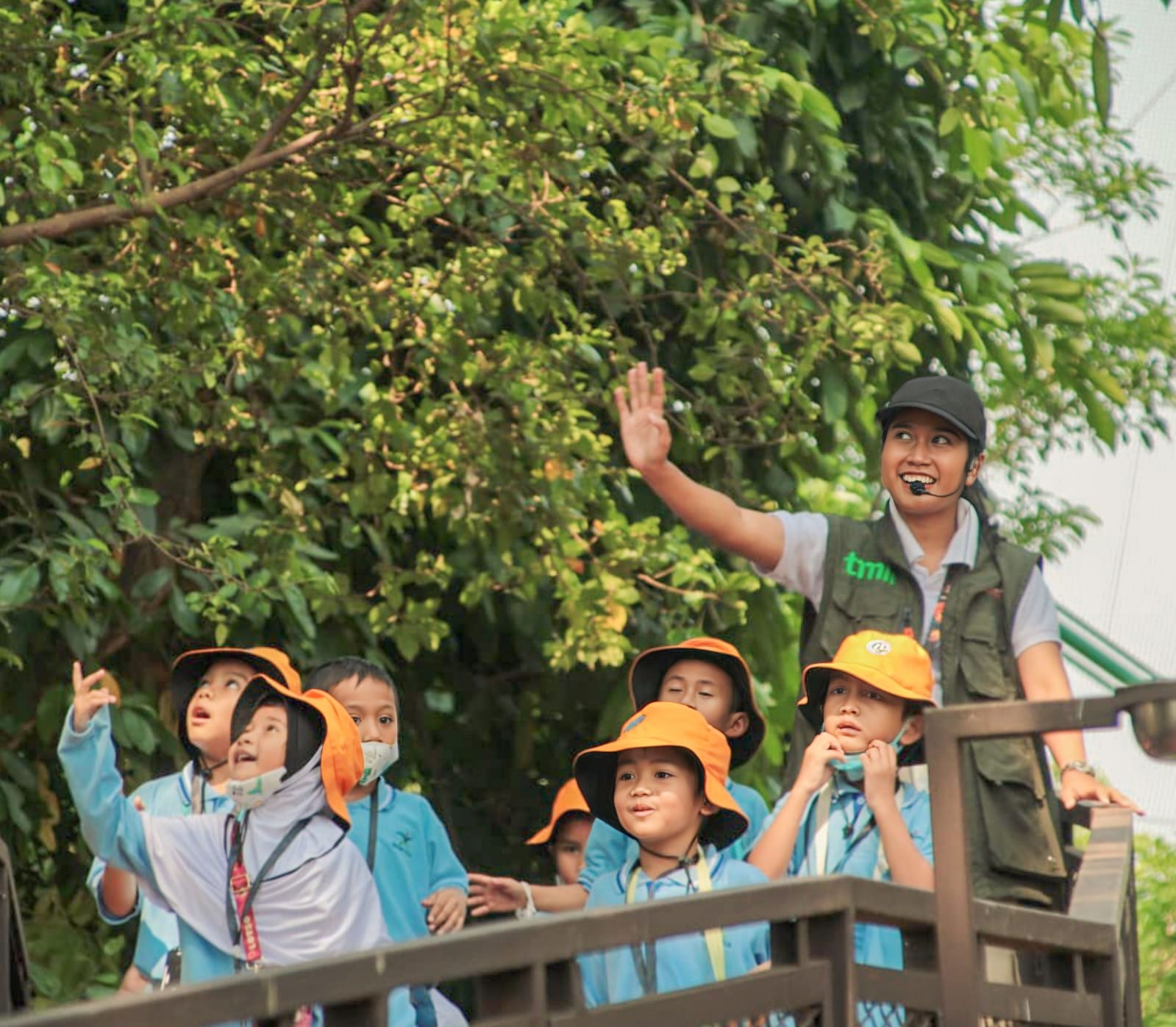 Jagat Satwa Nusantara Zoo Educator - Jagat Satwa Nusantara